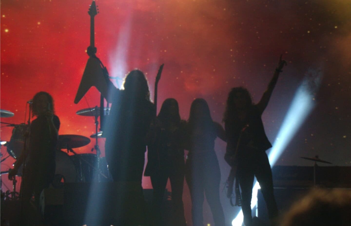 Noche de Rock Épica: Nightbound Abre para Europe - Lata Pararã